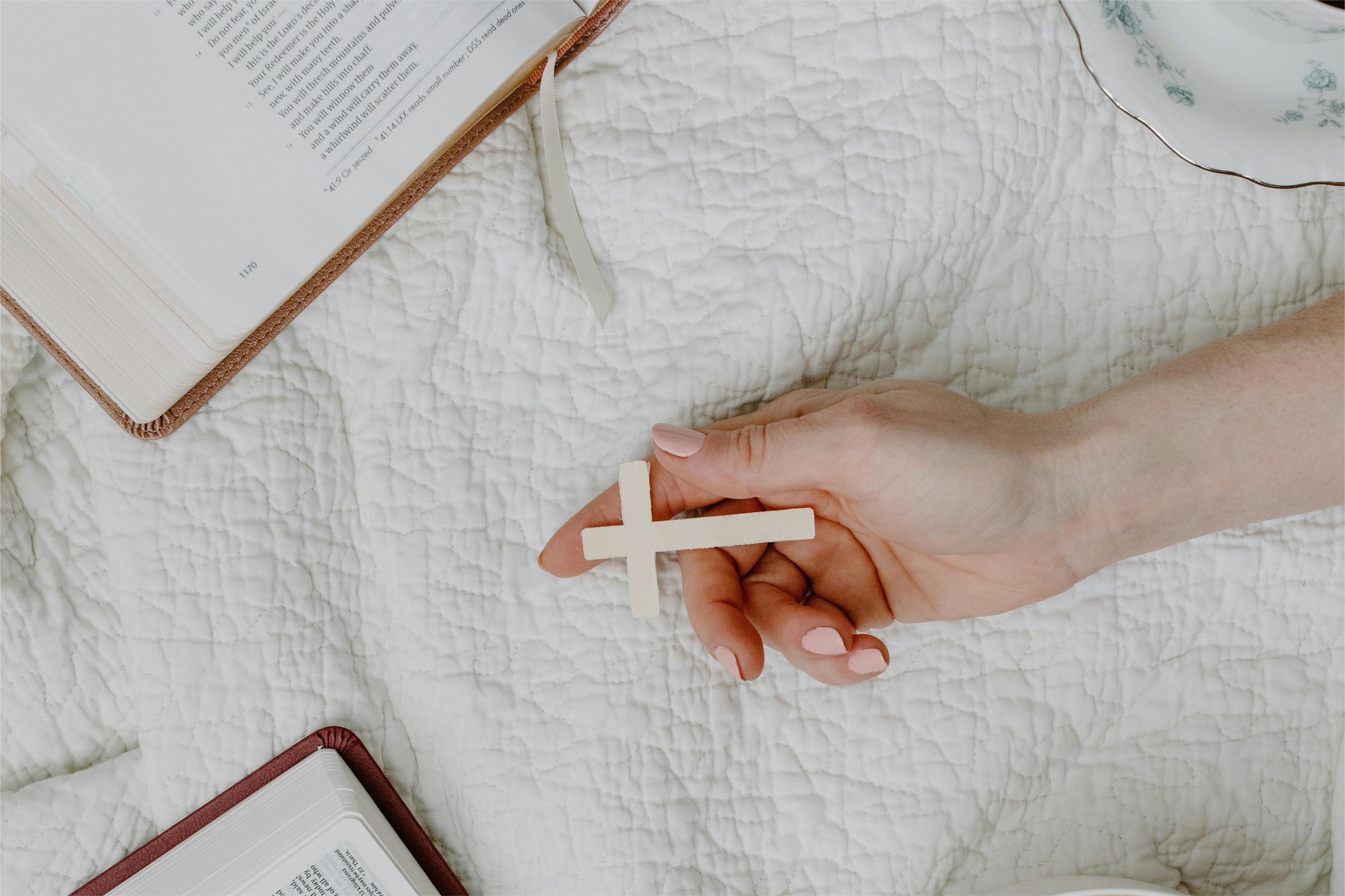 Is it okay to Wear a Cross Sideways – Kira LaLa